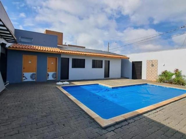Casa térrea de festas à venda com 200 m2 de área construída, em terreno de 395 m2