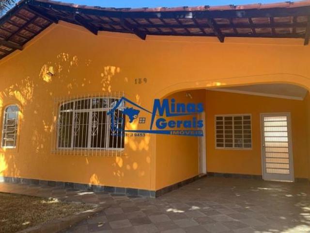 CASA TÉRREA DE LOTE INTEIRO NO JARDIM DAS INDÚSTRIAS! 4 DORMITÓRIOS SENDO 1 SUÍTE, SALA EM 2 AMBIE