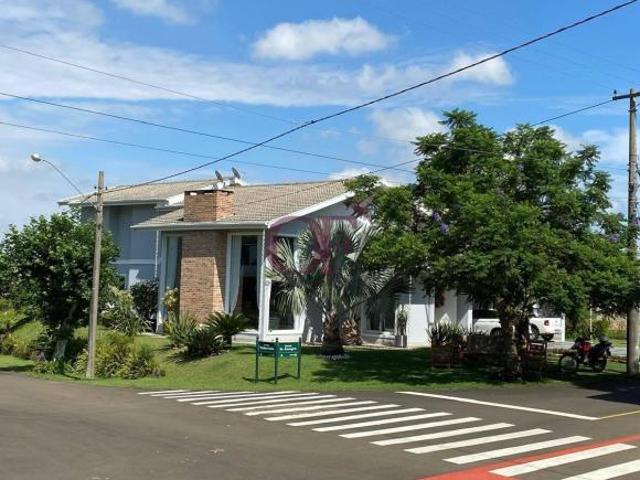 Casa Térrea de Luxo no Portal Japy Golf Club com 4 Suítes e Piscina