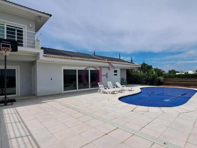 Casa Térrea de Luxo no Portal Japy Golf Club com Piscina Aquecida