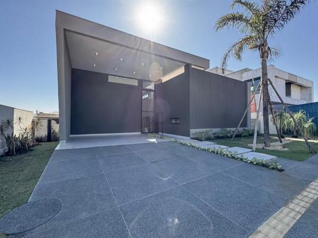 Casa térrea de luxo com 04 suítes, 330m² à venda no Plateau D&apos or Privilege Goiânia GO