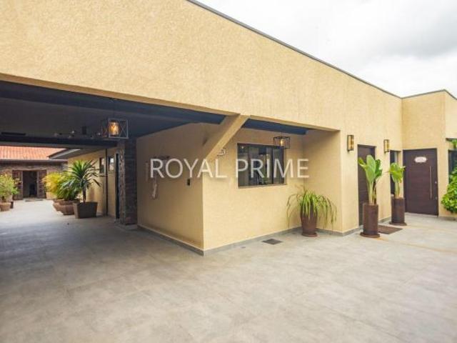 Casa Térrea de Rua com Edícula, Piscina e 4 suítes à venda, 420 m² Santa Felicidade Curitiba/PR