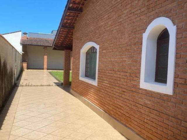 casa térrea dentro do condomínio Morada da Praia