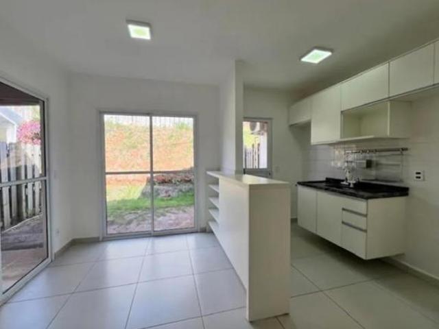 Casa térrea desocupada na Casas da Toscana 3dorms e amplo quintal
