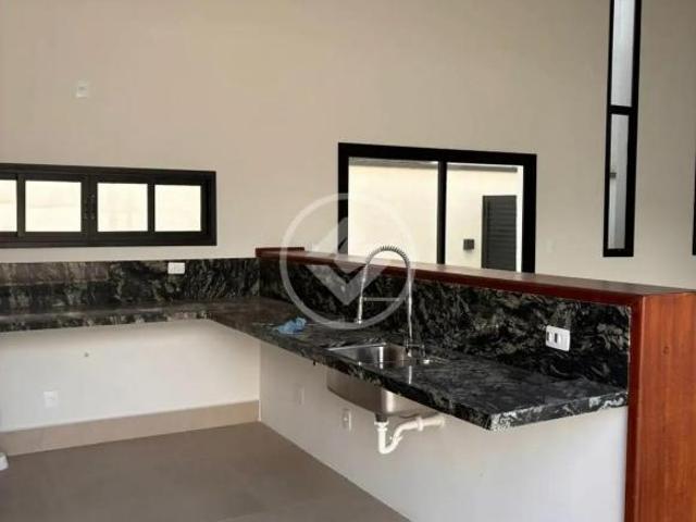Casa Térrea diferenciada com 3 dormitórios, sendo 1 suíte master com closet