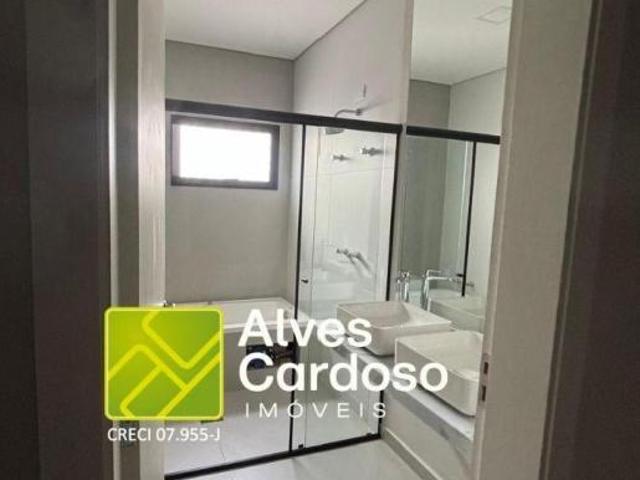Casa térrea disponível para venda no condomínio Granja Olga II