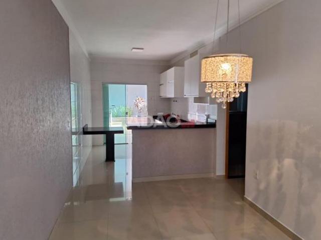 Casa térrea disponível para venda no Setor Moinho dos Ventos Goiânia. Casa de Rua com 3 Quarto s p
