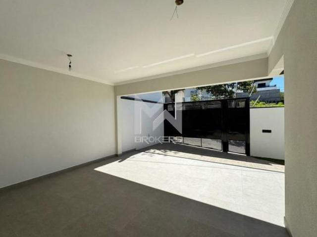 Casa térrea e nova à venda no Jardim das Videiras em Vinhedo/SP