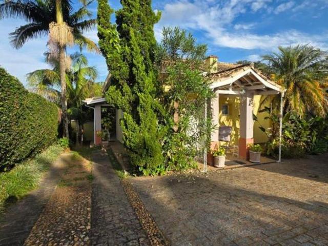 CASA TÉRREA E CHARMOSA NO COND. MIRANTE DA GRANJA COTIA