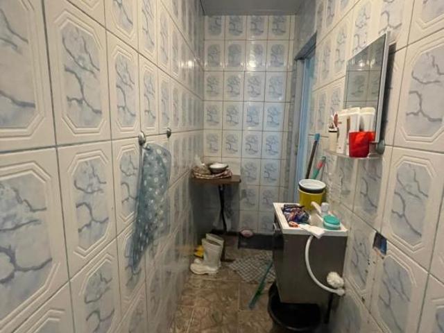 Casa térrea e 2 sobrados nos fundos para renda