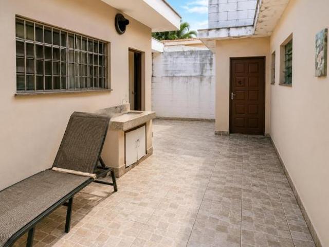 Casa Térrea em Terreno de 200 m² na Rua Itapegica Gopoúva com Quintal e Edícula