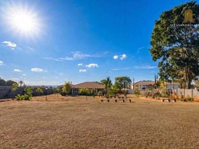 Casa térrea em terreno de 2.550 m² | Condomínio fechado | SMDB – Lago Sul