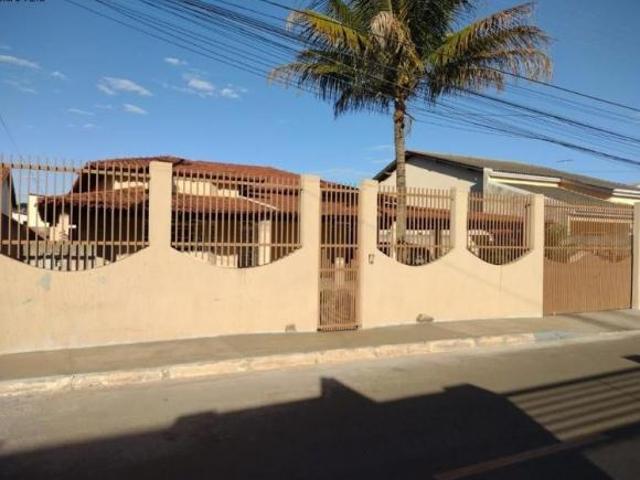 Rua 10 da vicente pires, Casa térrea com 3 quartos sendo 1 suíte, piscina e churrasqueira, terreno d