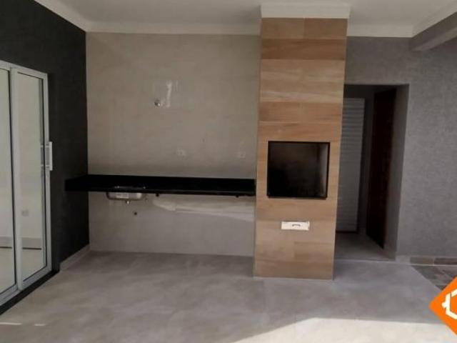 CASA TERREA EM AMPLO TERRENO COM PISCINA E CHURRAQUEIRA 3 QUARTOS ITANHAEM