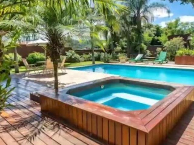 Casa térrea em Atibaia no Condomínio Palavra da Vida mobiliada São 4 dormitórios sendo 2 suítes. Pis