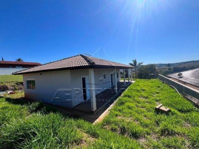 CASA TERREA EM COND. COM 3 QUARTOS SENDO 1 SUITE VILLAGE DA SERRA