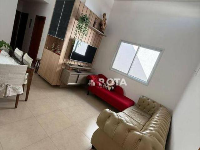 casa térrea em cond. fechado com 3 quartos 1 suíte com ar condicionado