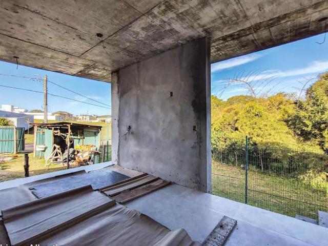 Casa térrea em condomínio na Estrada das Três Meninas – Alphaville