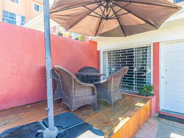 Casa térrea em condomínio no Jardim Amélia/Pinhais
