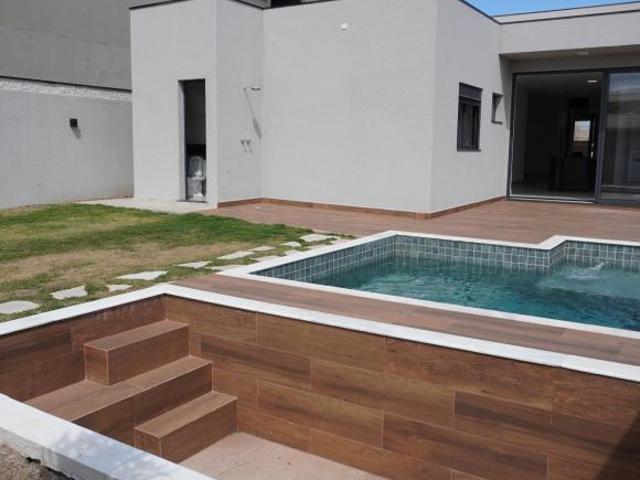 CASA TÉRREA EM CONDOMÍNIO ALTO PADRÃO