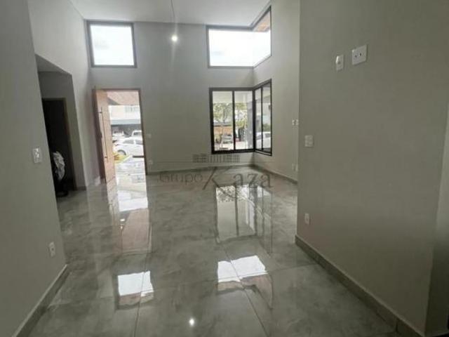 Casa Térrea em Condomínio Bairro da Grama Condomínio Terras do Vale 3 Dormitórios 300m²