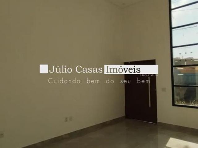 Casa térrea em condomínio com 03 suítes