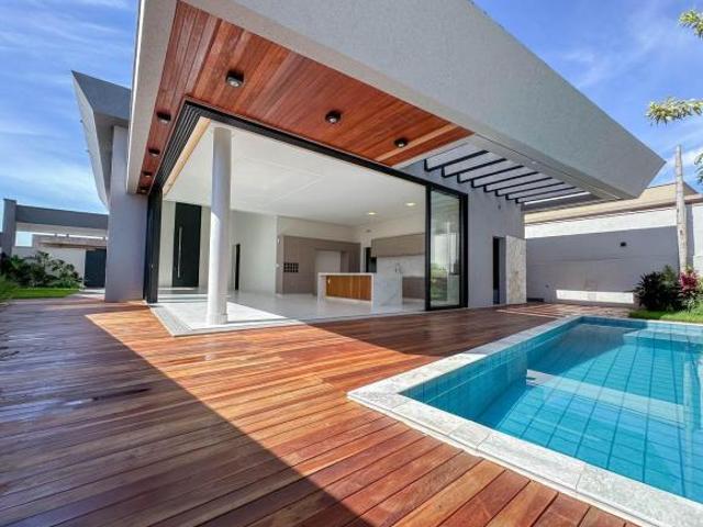 Casa térrea em condomínio com 03 suítes, 290m² à venda no Portal do Sol Garden Goiânia GO