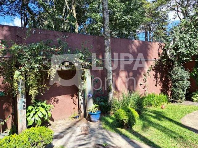Casa Térrea em Condomínio com 3 dormitórios sendo 2 suítes á venda em Mairiporã