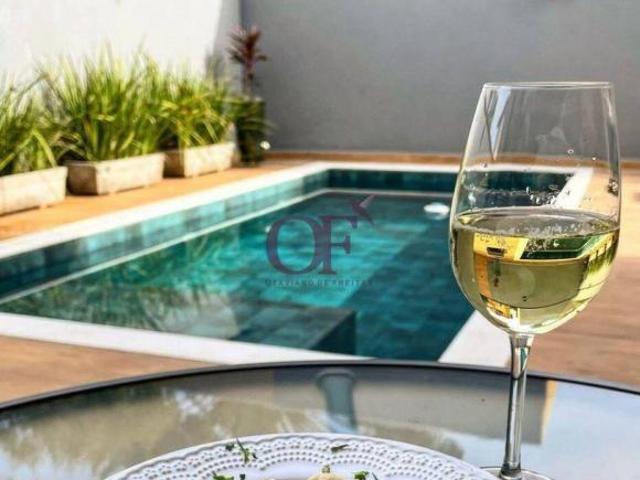 Casa Térrea em Condomínio com 3 Suítes e Piscina Climatizada Aceita Permuta