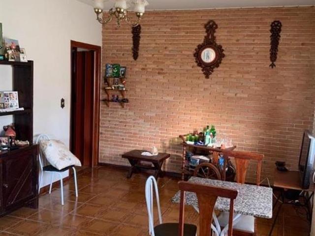 Casa térrea em Condomínio dentro da cidade
