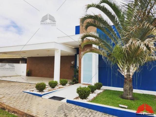 Casa Térrea em condomínio fechado, 05 dormitórios, 04 suítes, 3 salas, Escritório,área gourmet