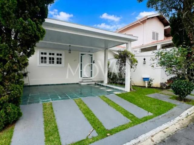 Casa térrea em condomínio fechado