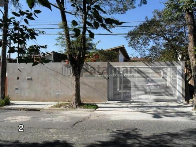 Casa térrea em condomínio fechado