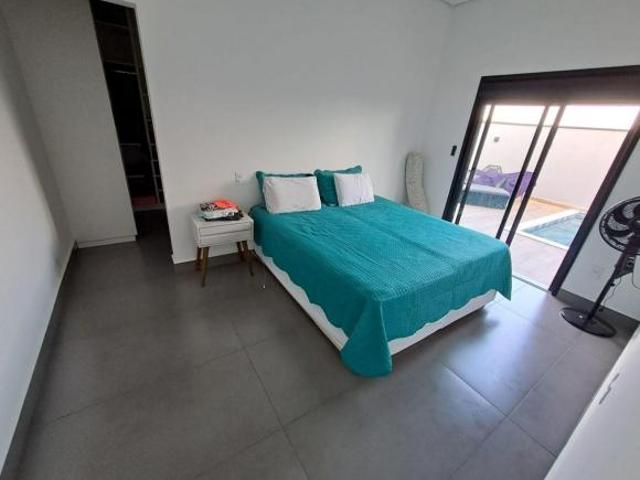 Casa Térrea em condomínio Fechado com piscina 160m² A.C