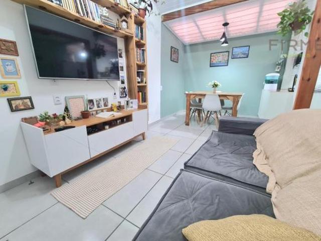 Casa térrea em condomínio fechado com 3 quartos