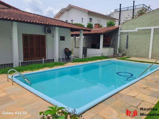 Casa Térrea em Condomínio Fechado à Venda 5 Suítes piscina Gramado Cotia