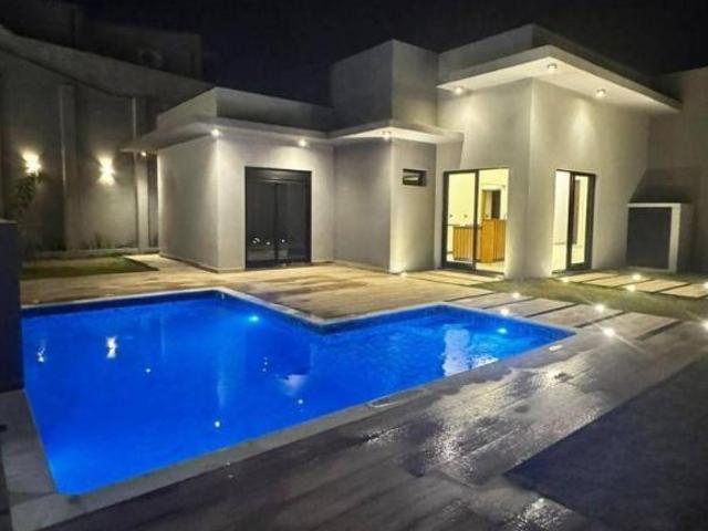 CASA TÉRREA EM CONDOMINIO FECHADO ATIBAIA COM PISCINA