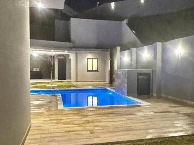 CASA TÉRREA EM CONDOMINIO FECHADO ATIBAIA COM PISCINA