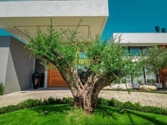 Casa térrea em condomínio fechado mobiliada e decorada
