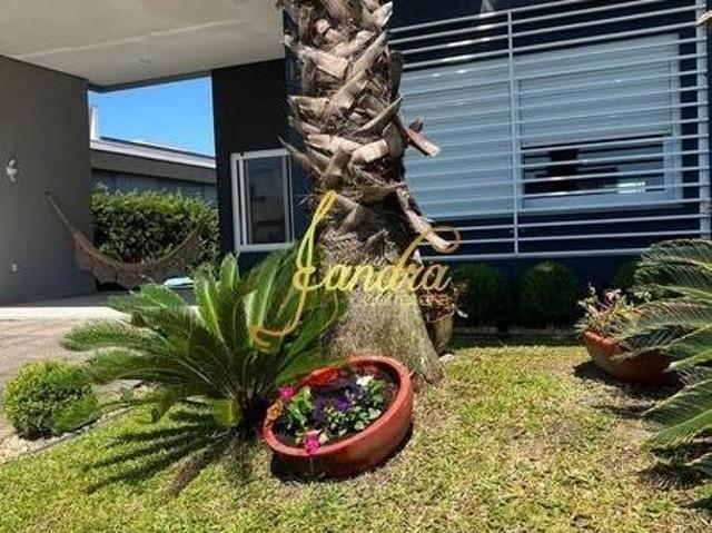 Casa térrea em condomínio fechado mobiliada e decorada 160m2