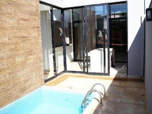 Casa Térrea em Condomínio Fechado para Venda e Locação de 03 Quartos sendo 02 Suítes no Bairro Jardi