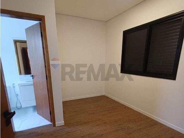 Casa térrea em condomínio fechado toda com armários e ar condicionado