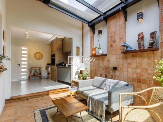 Casa térrea em condomínio privativo em Santa Felic
