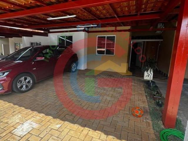 Casa térrea em condomínio. 2 quartos com 2 vagas