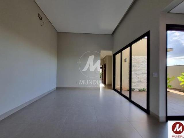 Casa térrea em condominio 3 dormitórios/suite, portaria 24 horas, em condomínio fechado