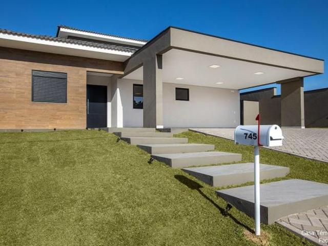 Casa térrea em condomínio, 4 suítes Jundiaí SP