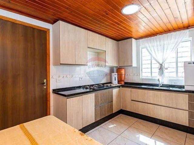 Casa não Averbada com terreno de 360 m² Avalia Permuta por apartamento de 100m² no Centro de Curiti