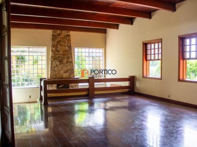 Casa térrea em desnível no residencial Rio das Pedras em Campinas SP