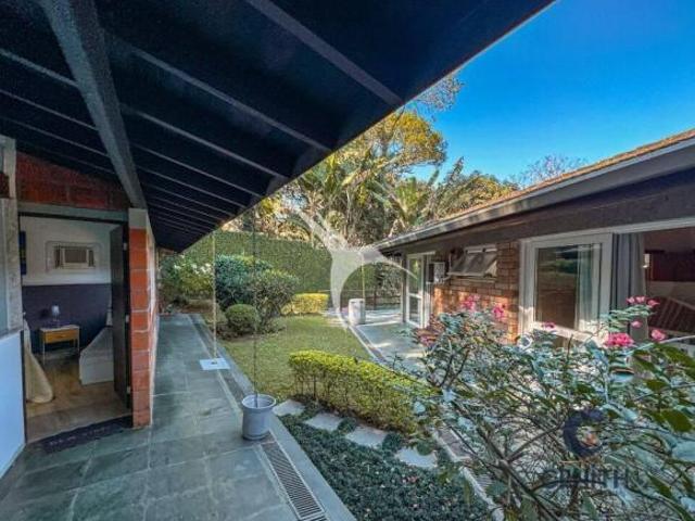 Casa Térrea em Estilo Chácara, Completamente Privativa e Imersa em Natureza