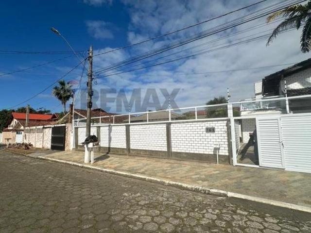 CASA TÉRREA EM ESTILO E ESTRUTURA SUIÇA EM PERUIBE